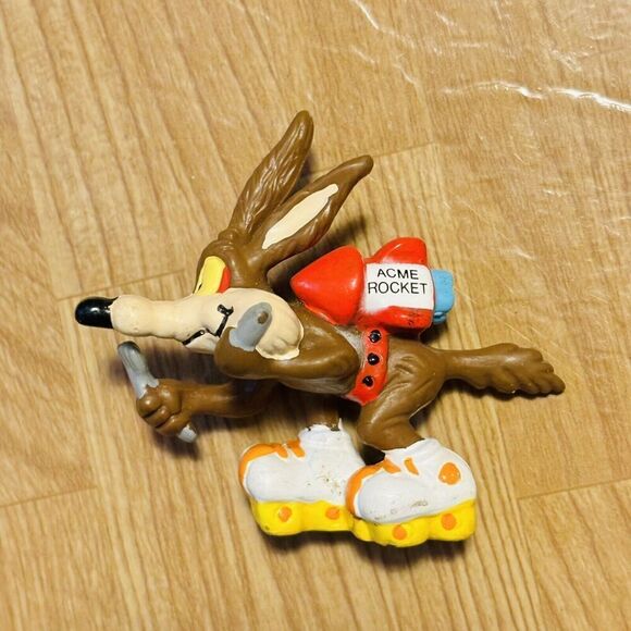 Warner Bros. | Toys | Wile Ecoyote Acme Rocket Applause 99 214pvc ...